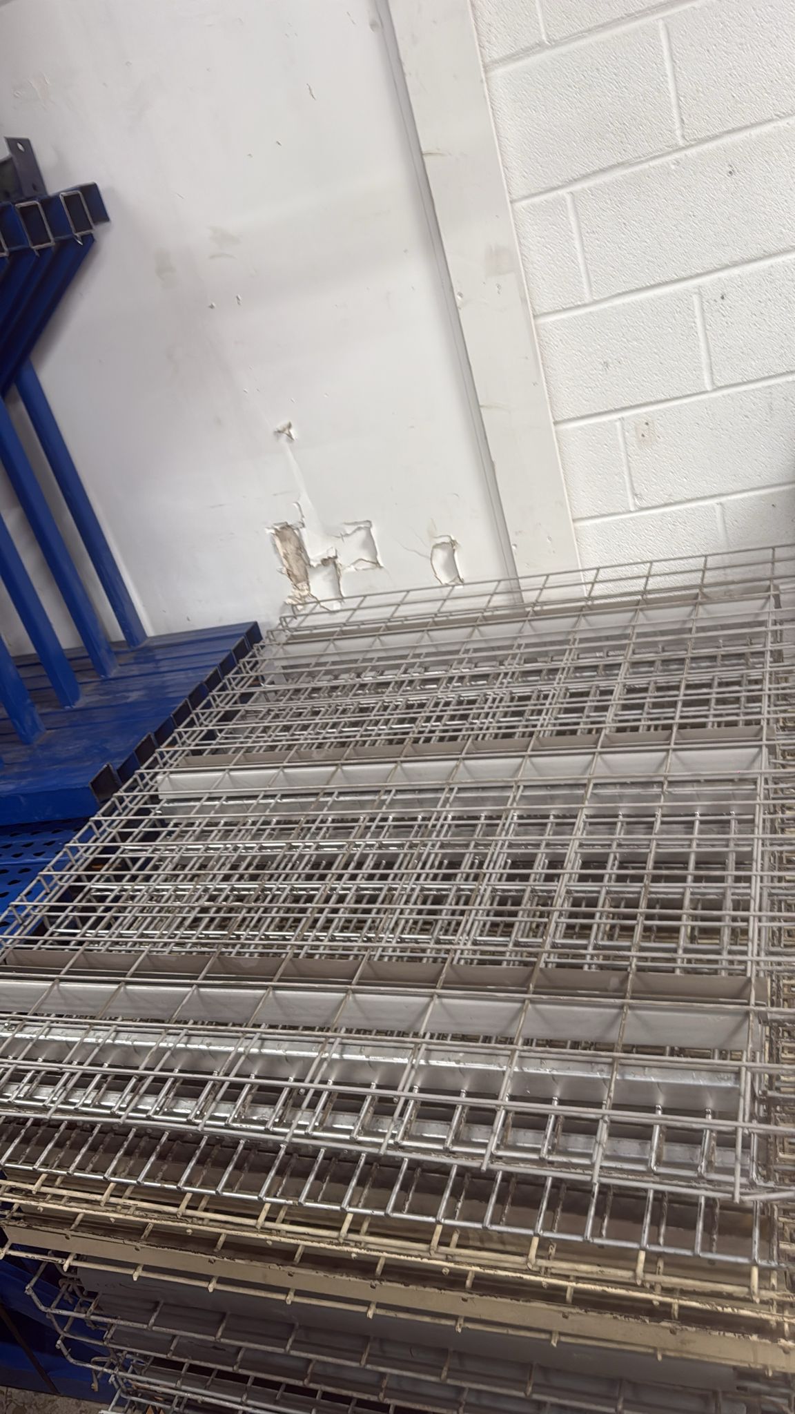 42"D x 51"L Waterfall Wire Decking – Used Pallet Rack Shelf Mesh Panel ...